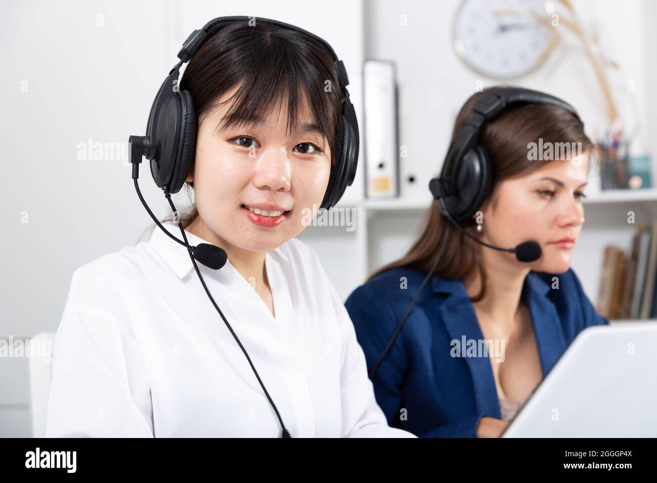 Asian woman customer support hi-res stock photography and images - Alamy