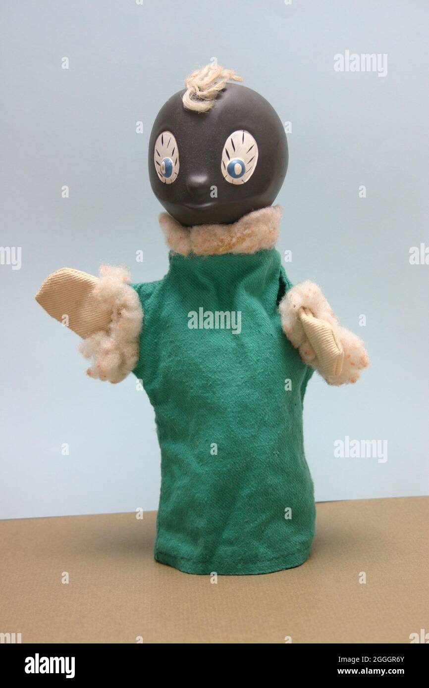 Deko Figur Spielzeug DDR Handpuppe Pittiplatsch benutzt Stock Photo - Alamy