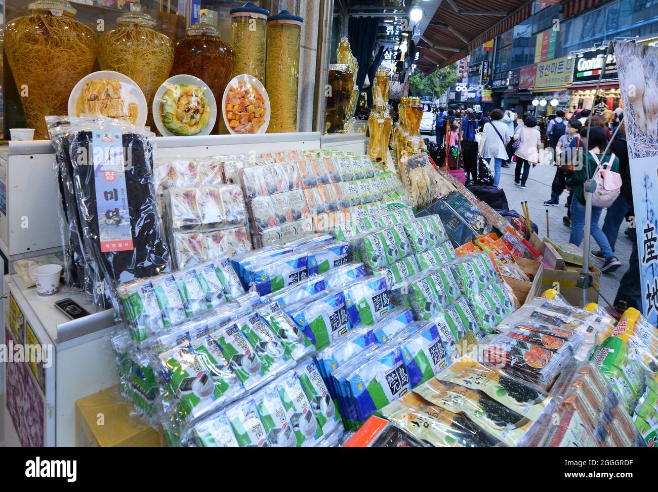 Display of ginseng (insam) at the Namdaemun Market, Seoul, Korea Stock ...