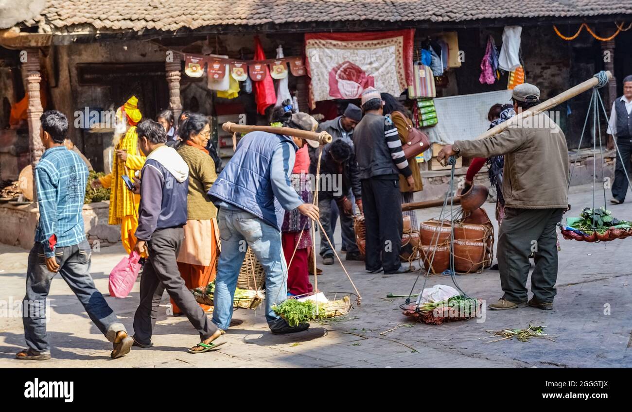 Shoulder carrying pole hi-res stock photography and images - Alamy