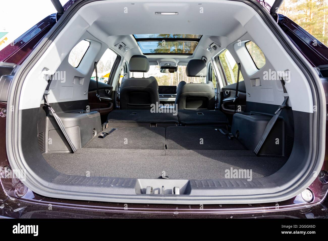 car folding seats and large volume empty car trunk and special storage ...