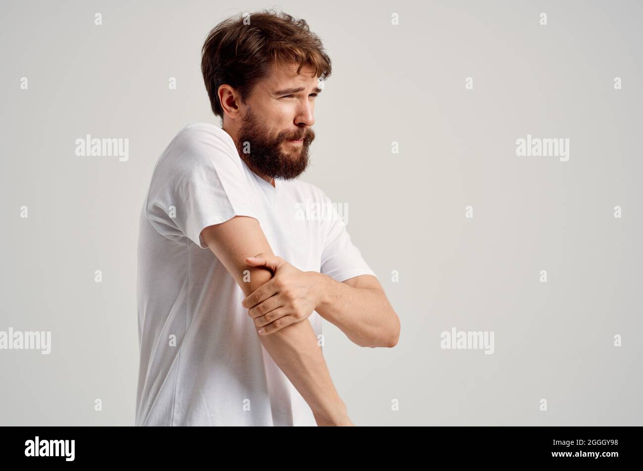man holding hand joint pain treatment injury Stock Photo - Alamy man holding hand joint pain treatment injury Stock Photo - Alamy