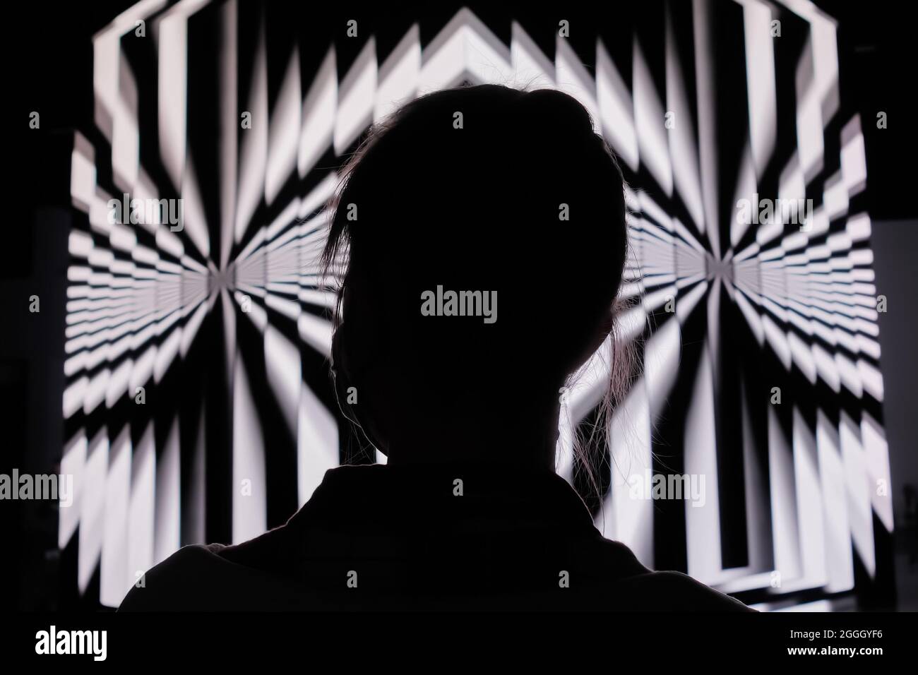 Hypnotize woman hi-res stock photography and images - Alamy