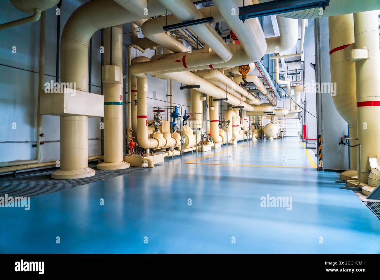 Steam turbine power station interior hi-res stock photography and ...