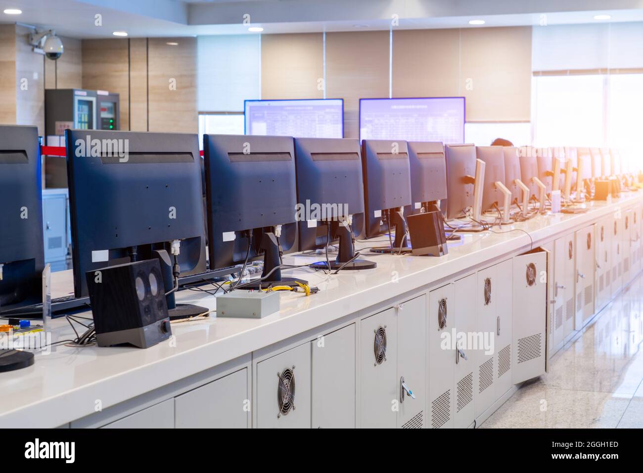 Computer Lab,Neatly placed rows of computer Stock Photo - Alamy
