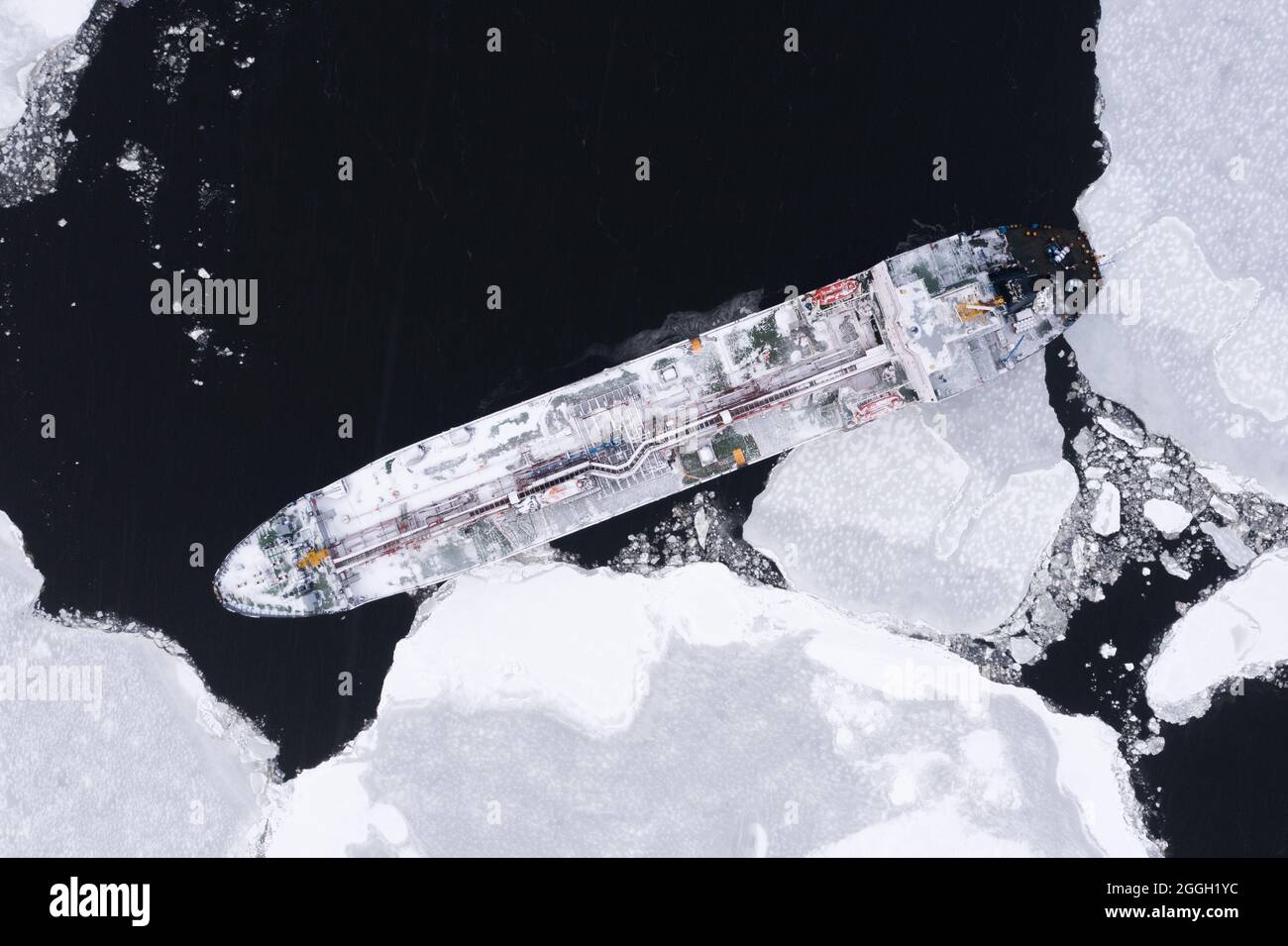 Ship in frozen sea hi-res stock photography and images - Alamy