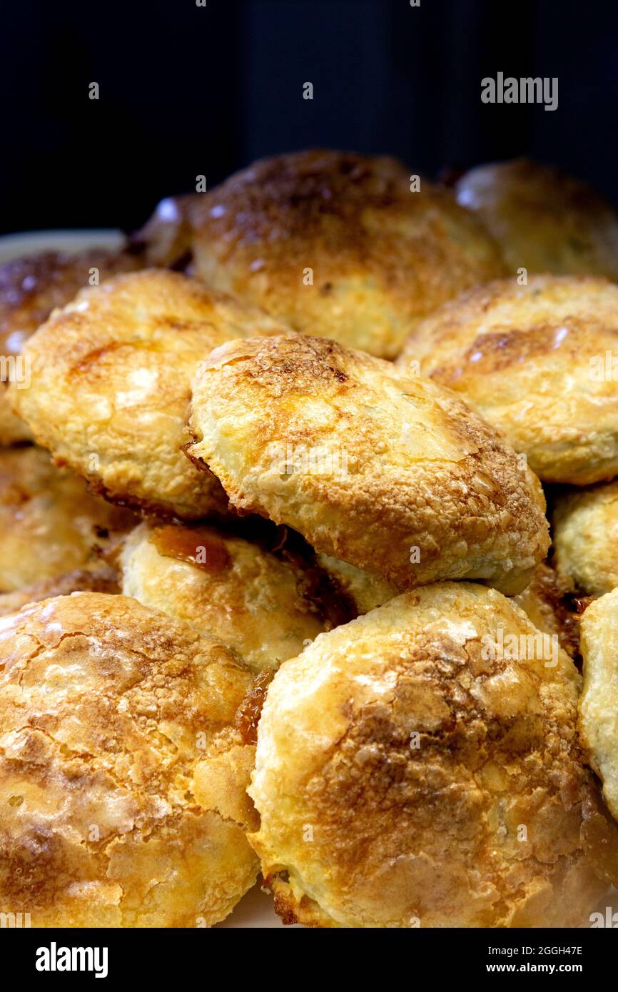 Eccles cakes at a bakery (Betws Y Coed, Wales, UK Stock Photo - Alamy