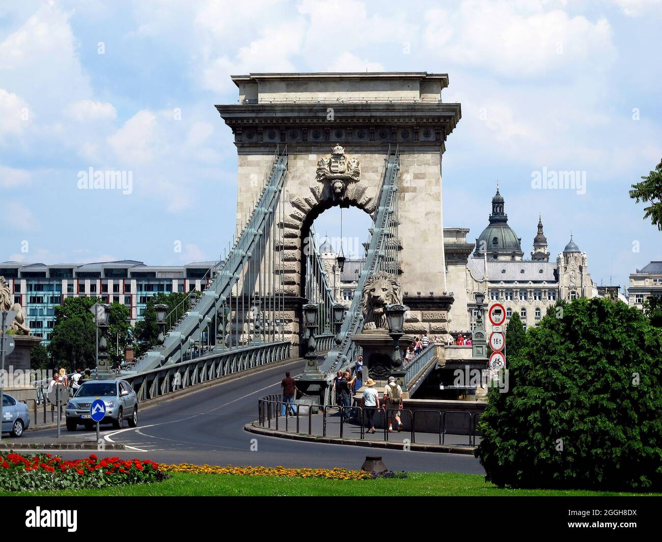 Budapest szchenyi chain bridge hi-res stock photography and images - Alamy