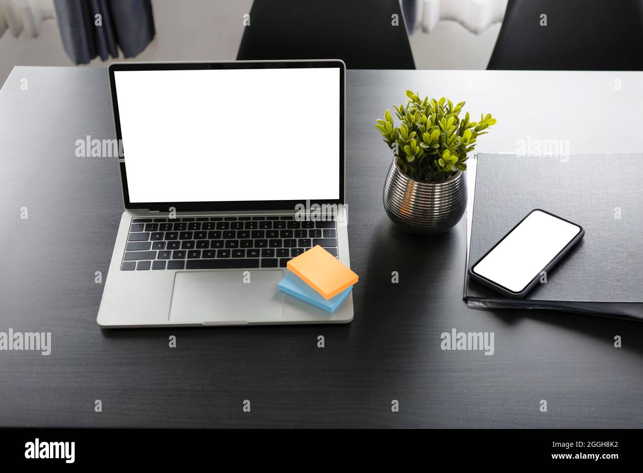 Computer monitor on desk sticky notes hi-res stock photography and ...