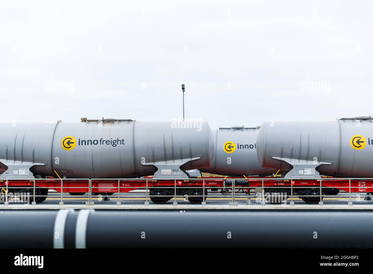 Wunstorf, Germany. 01st Sep, 2021. Boiler wagons stand on the plant ...