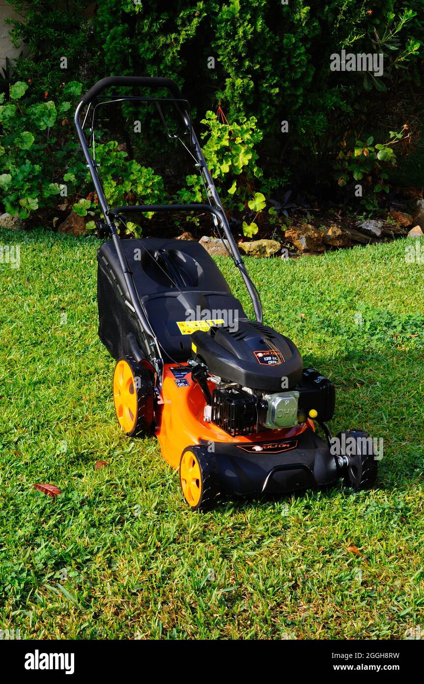 Overhead valve hi-res stock photography and images - Alamy