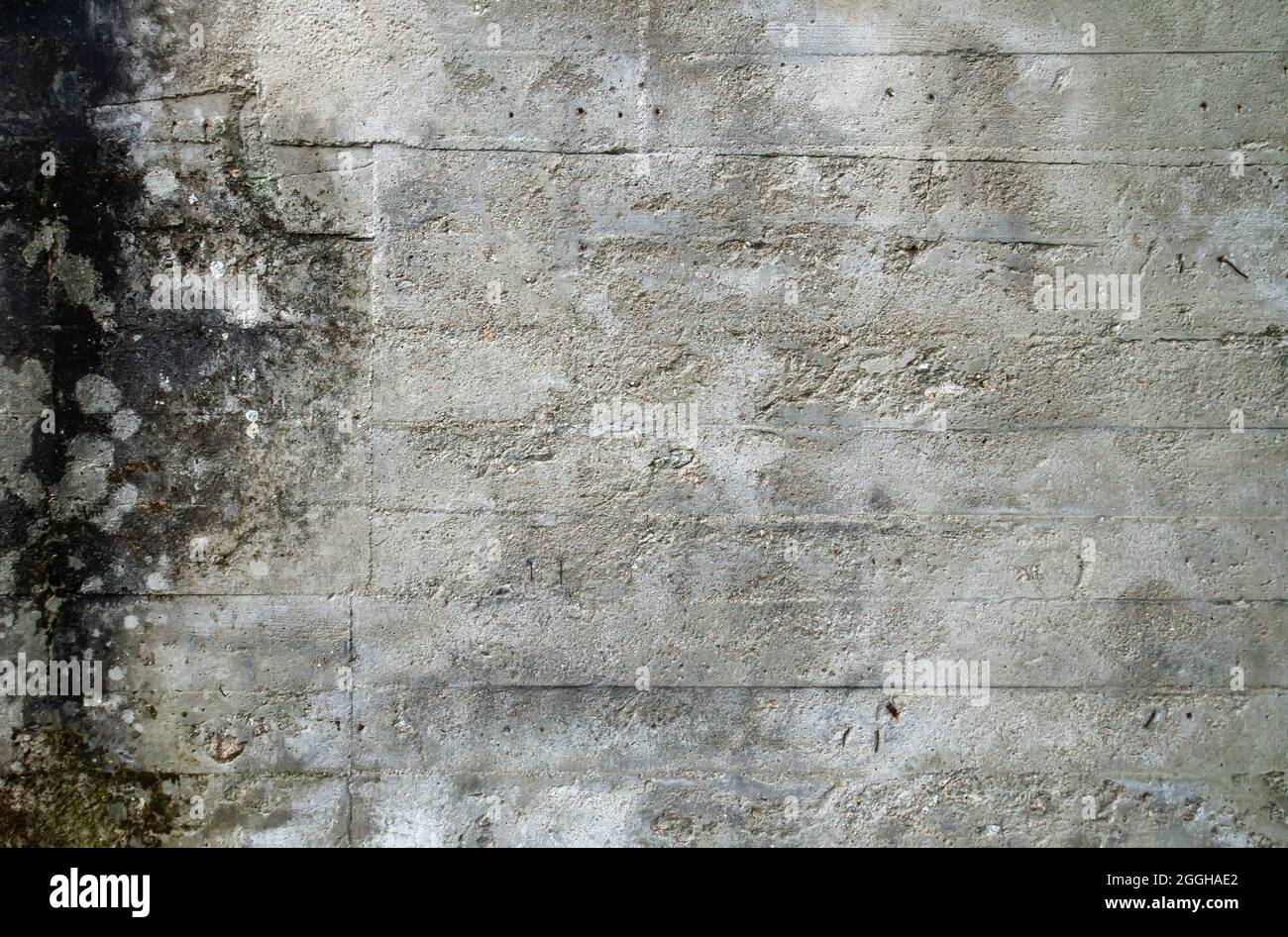 Formwork raw concrete wall with wood impression Stock Photo - Alamy