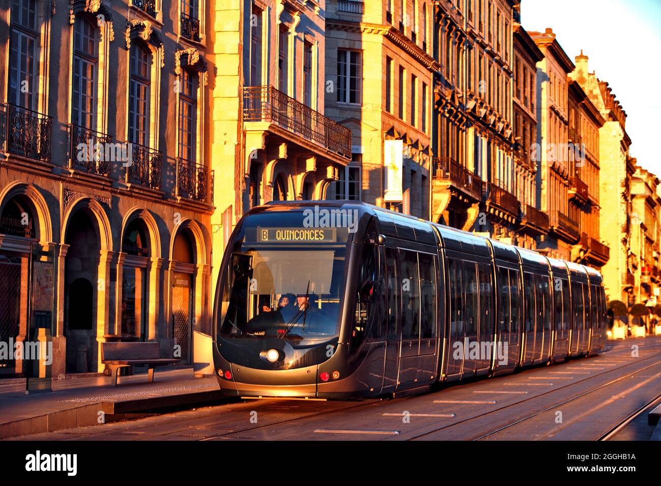 FRANCE. GIRONDE (33) CITY OF BORDEAUX. TRAMWAY DOWN-TOWN Stock Photo ...