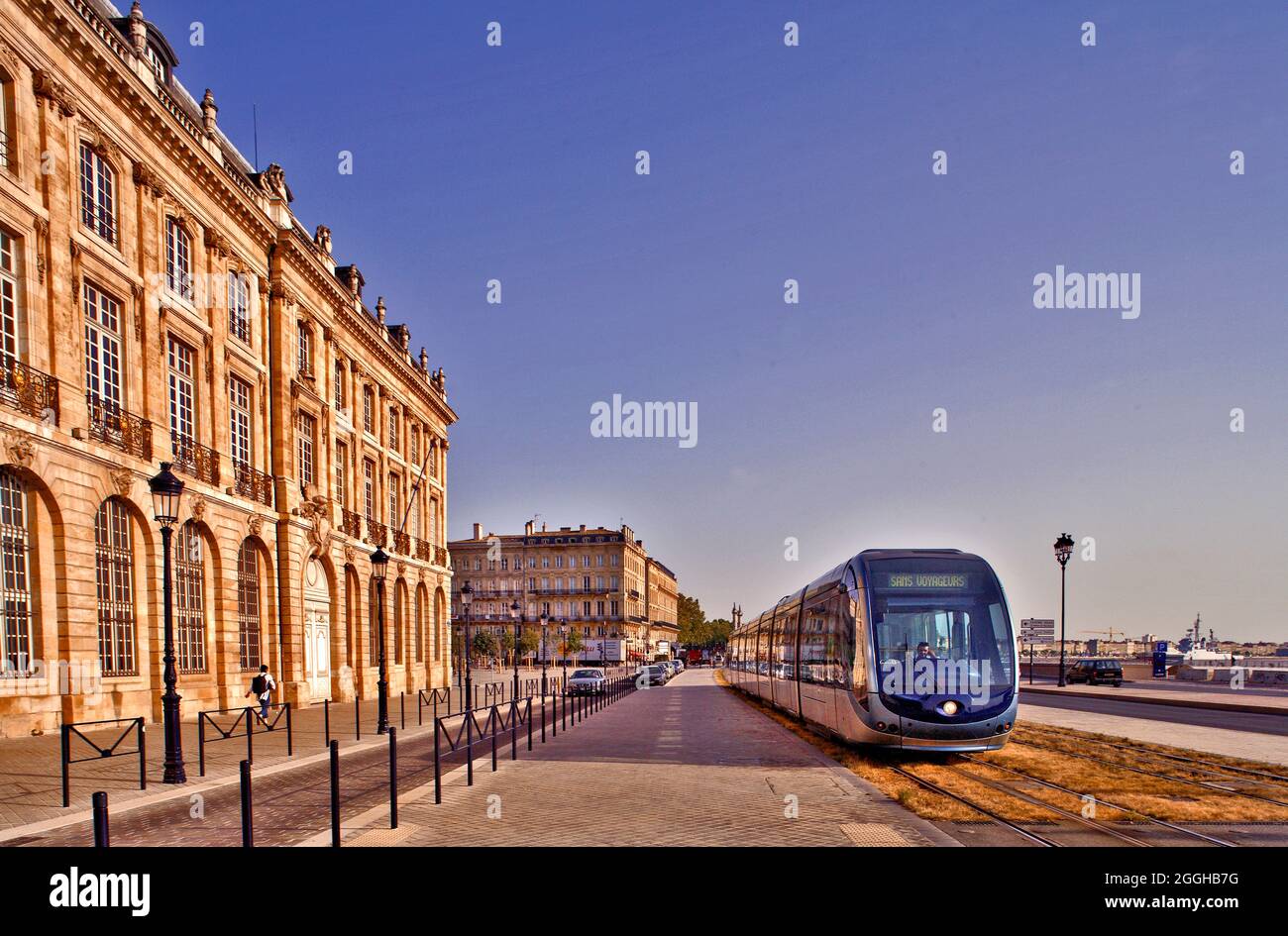 FRANCE. GIRONDE (33) CITY OF BORDEAUX. TRAMWAY ON THE QUAYS (CLASSIFIED ...