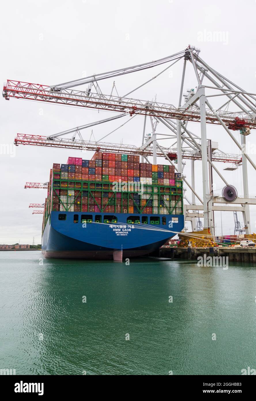 Cargo container crates on HMM Gaon Monrovia moored at Southampton docks ...