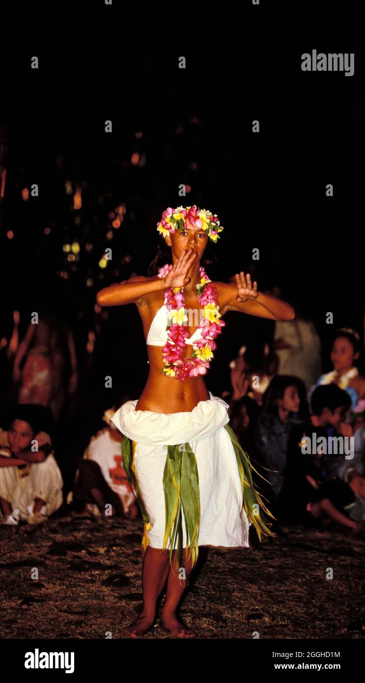 FRENCH POLYNESIA. BORA-BORA ISLAND. TRADITIONAL DANCE Stock Photo - Alamy