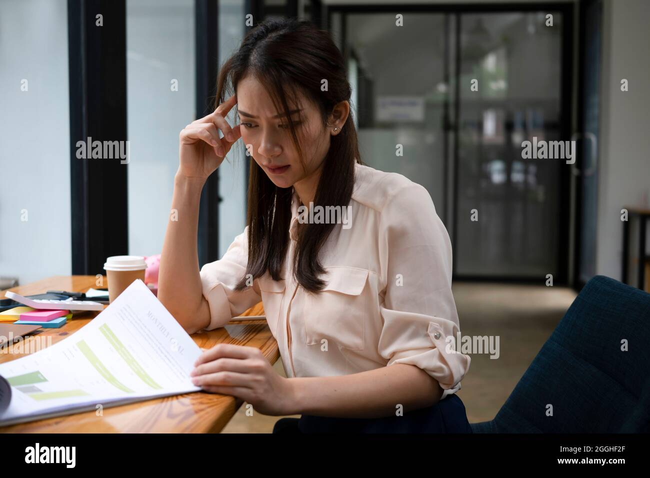 Female office worker analyzing hi-res stock photography and images - Alamy