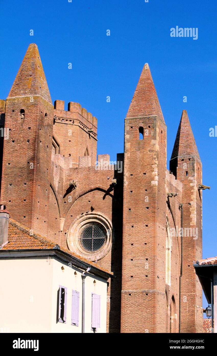 FRANCE. GERS (32) VILLAGE OF SIMORRE. FORTIFIED CHURCH (XIVTH CENTURY ...