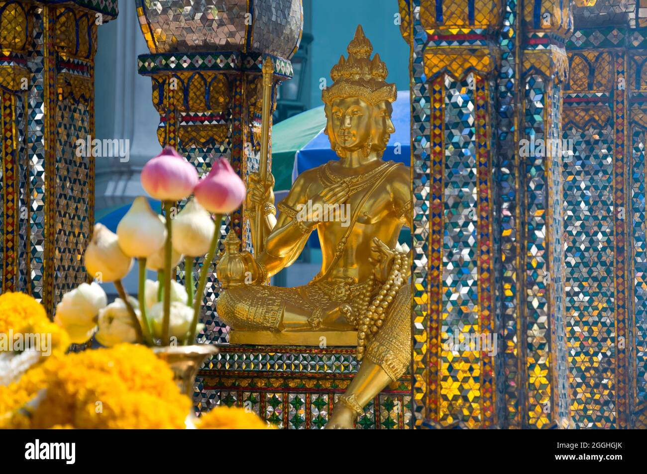 Four-faced Buddha of the Erawan Shrine Stock Photo - Alamy