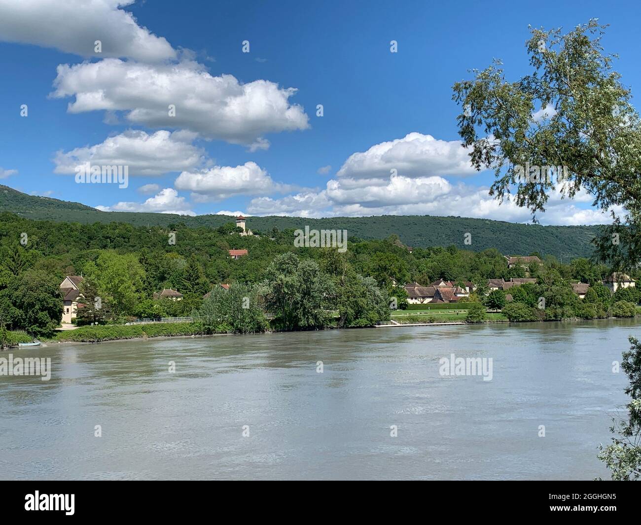 Riverfront setting hi-res stock photography and images - Alamy