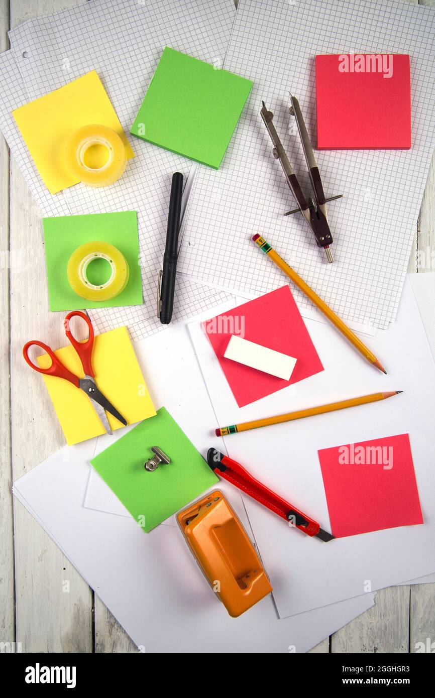 Presentations of various essential accessories for the modern school ...