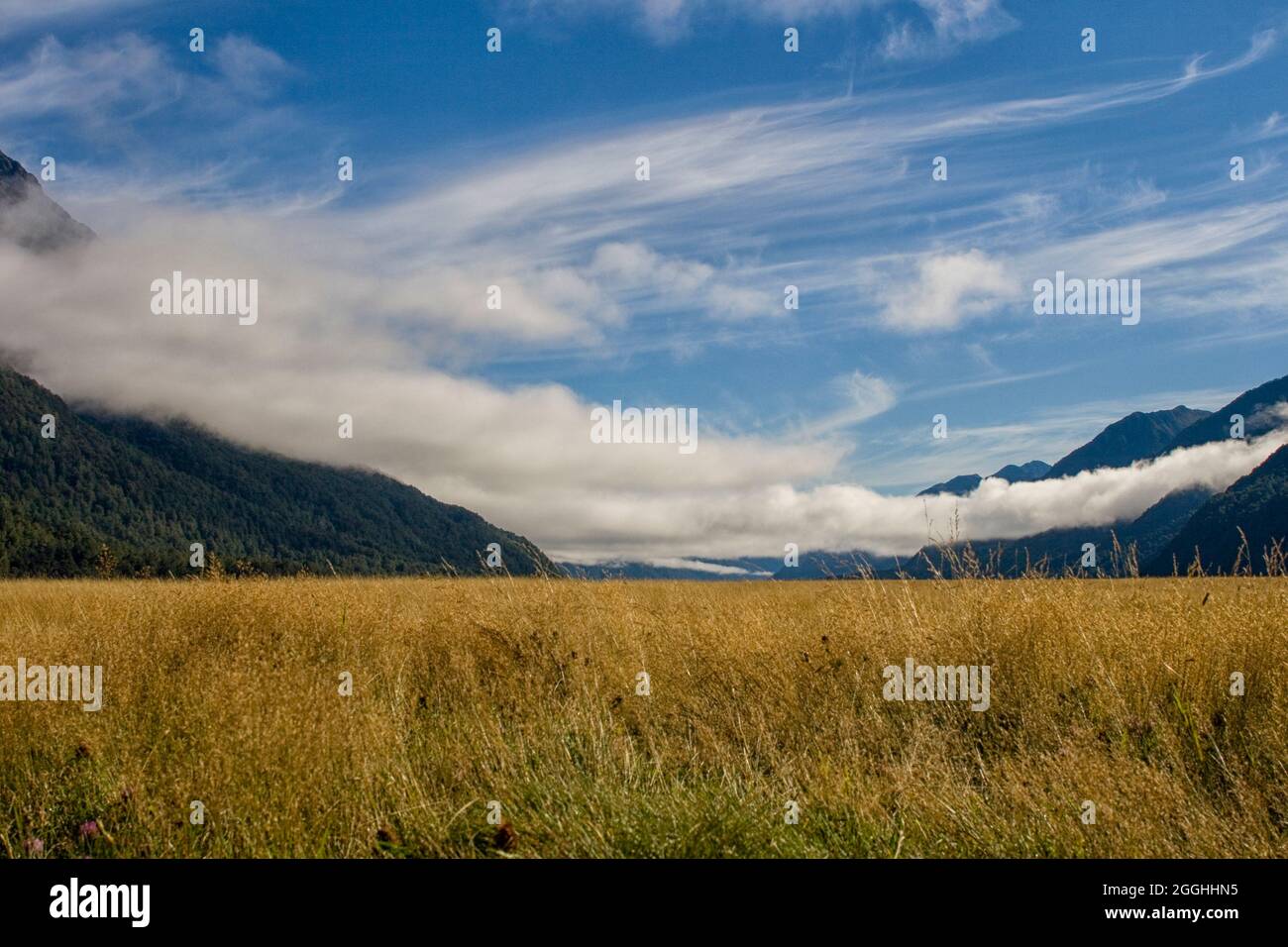 Low hanging clouds hi-res stock photography and images - Alamy