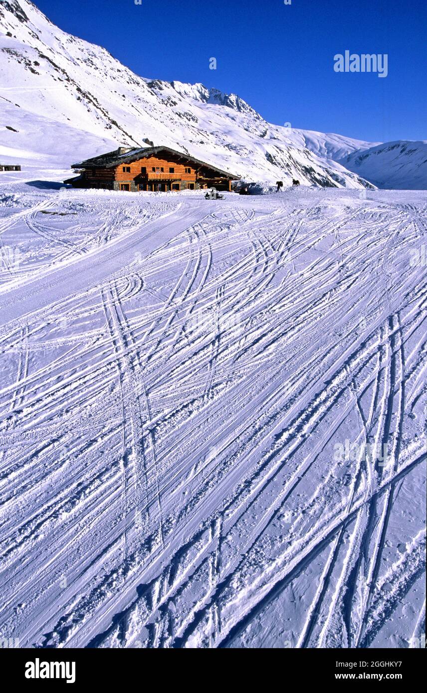 FRANCE, ISERE (38) VUE AERIENNE DU REFUGE DU COL DE SARENNE Stock Photo ...