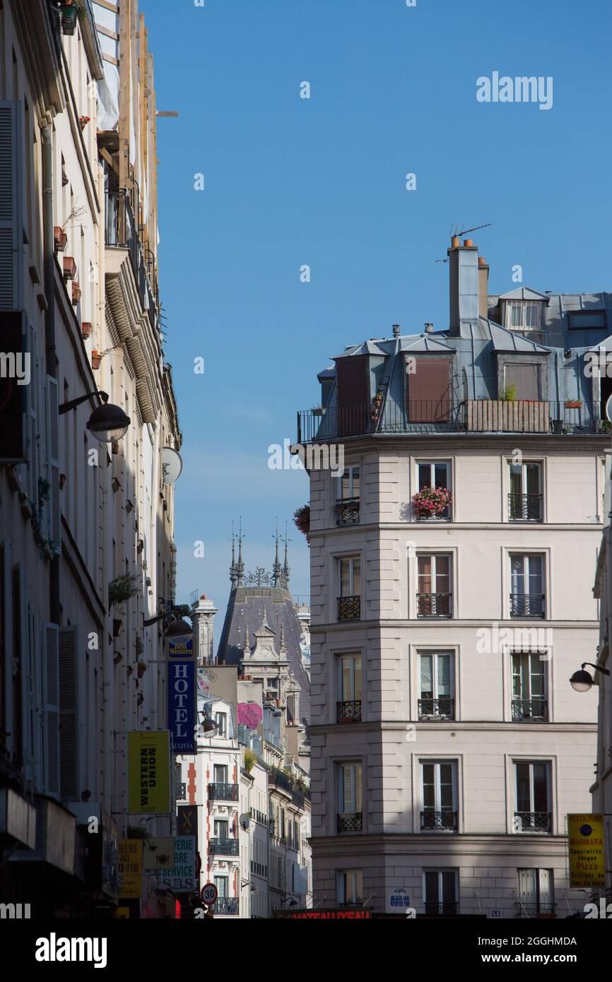 Real paris hi-res stock photography and images - Alamy