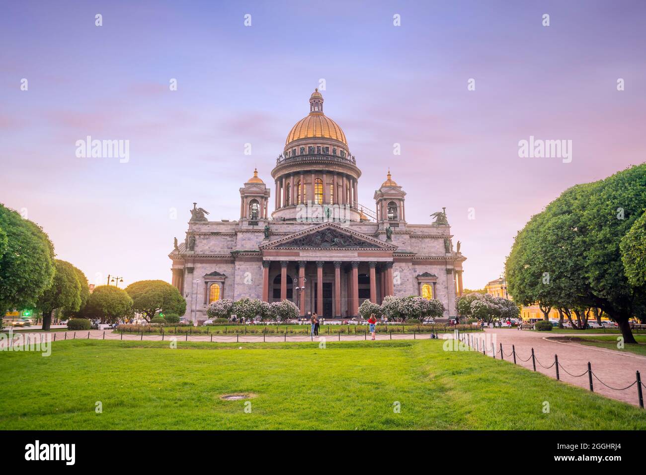 St petersburg st isaac cathedral dusk hi-res stock photography and ...