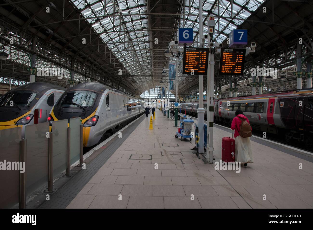 Platform 6 And 7 At The Piccadilly Train Station At Manchester England ...