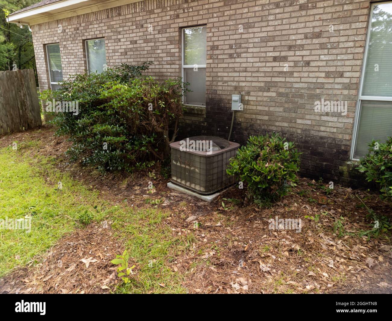 Old residential air conditioner hi-res stock photography and images - Alamy
