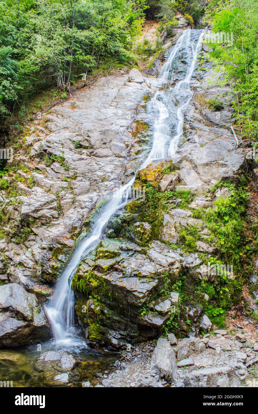 Water stream from high waterfall hi-res stock photography and images ...