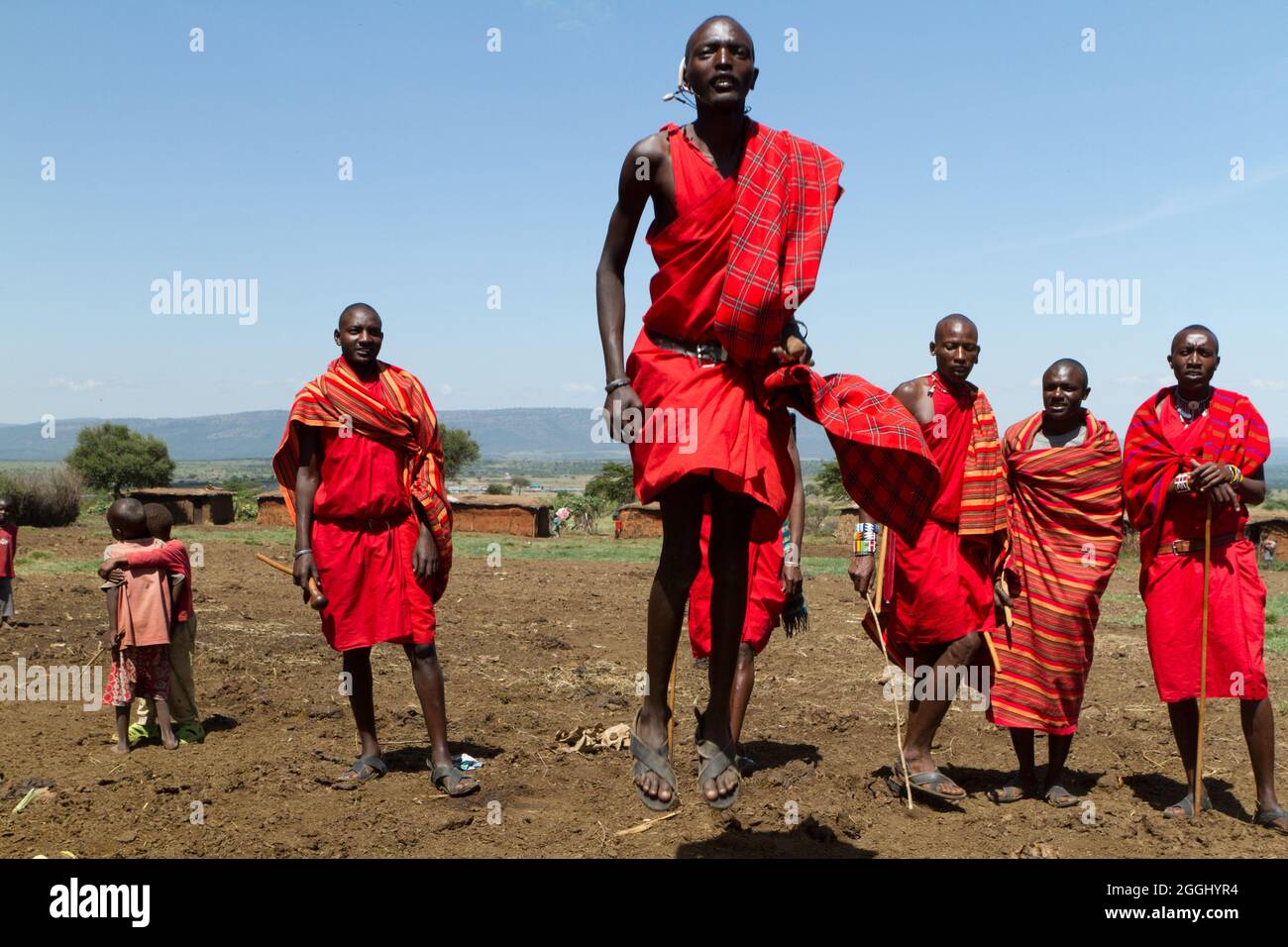 Maasai people jumping dancing kenya hi-res stock photography and images ...