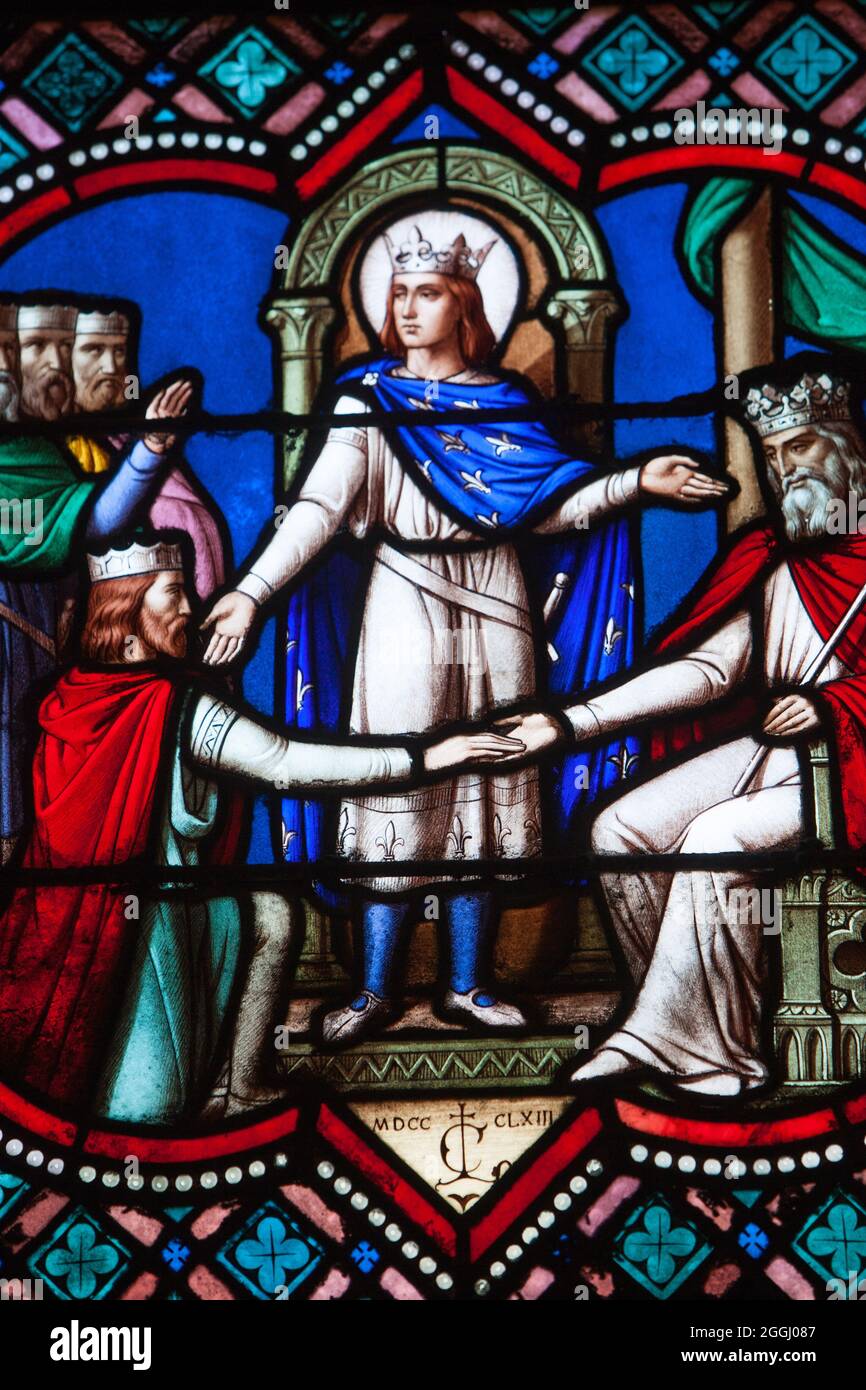 FRANCE. OISE (60) SENLIS. STAINED GLASS WINDOW OF NOTRE DAME CATHEDRAL ...