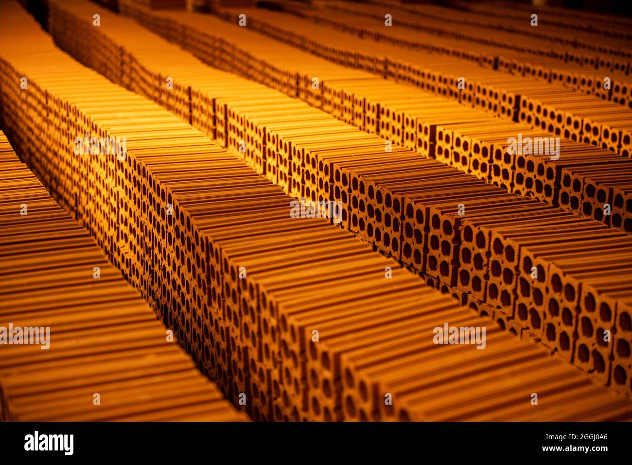 Rows of bricks hi-res stock photography and images - Alamy