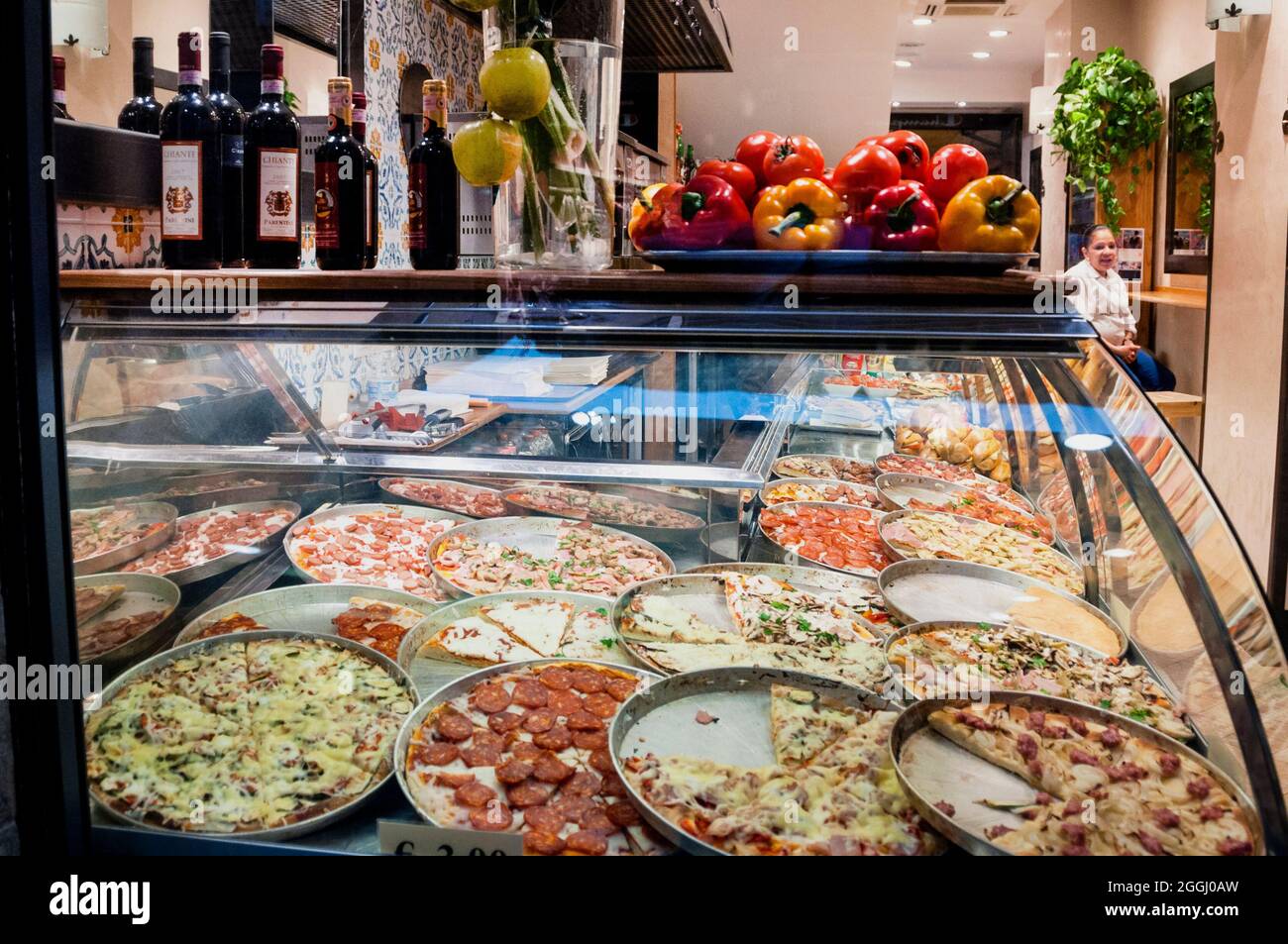 Pizza shop in Florence, Italy Stock Photo - Alamy