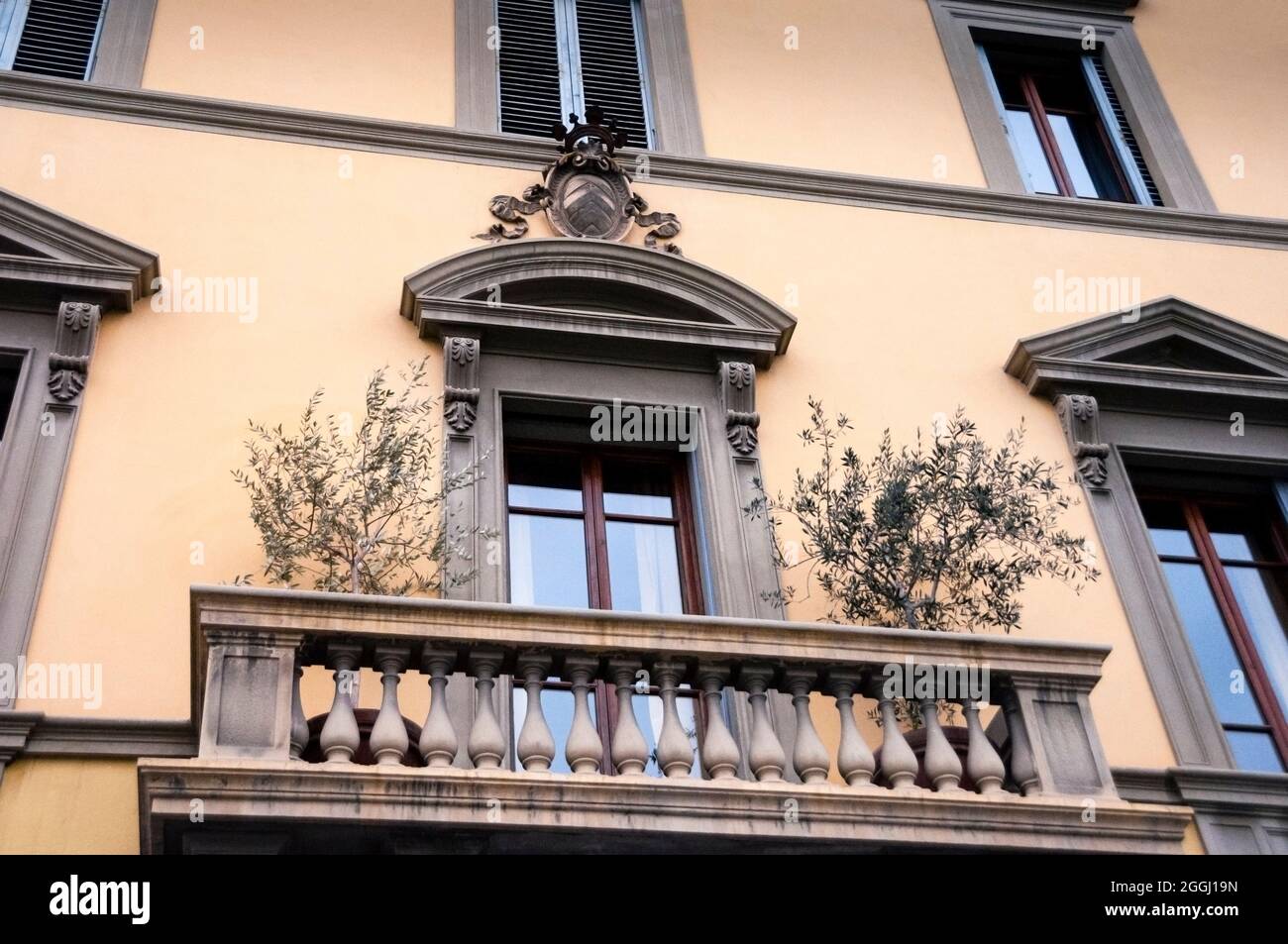 Florentine residential architecture hi-res stock photography and images ...