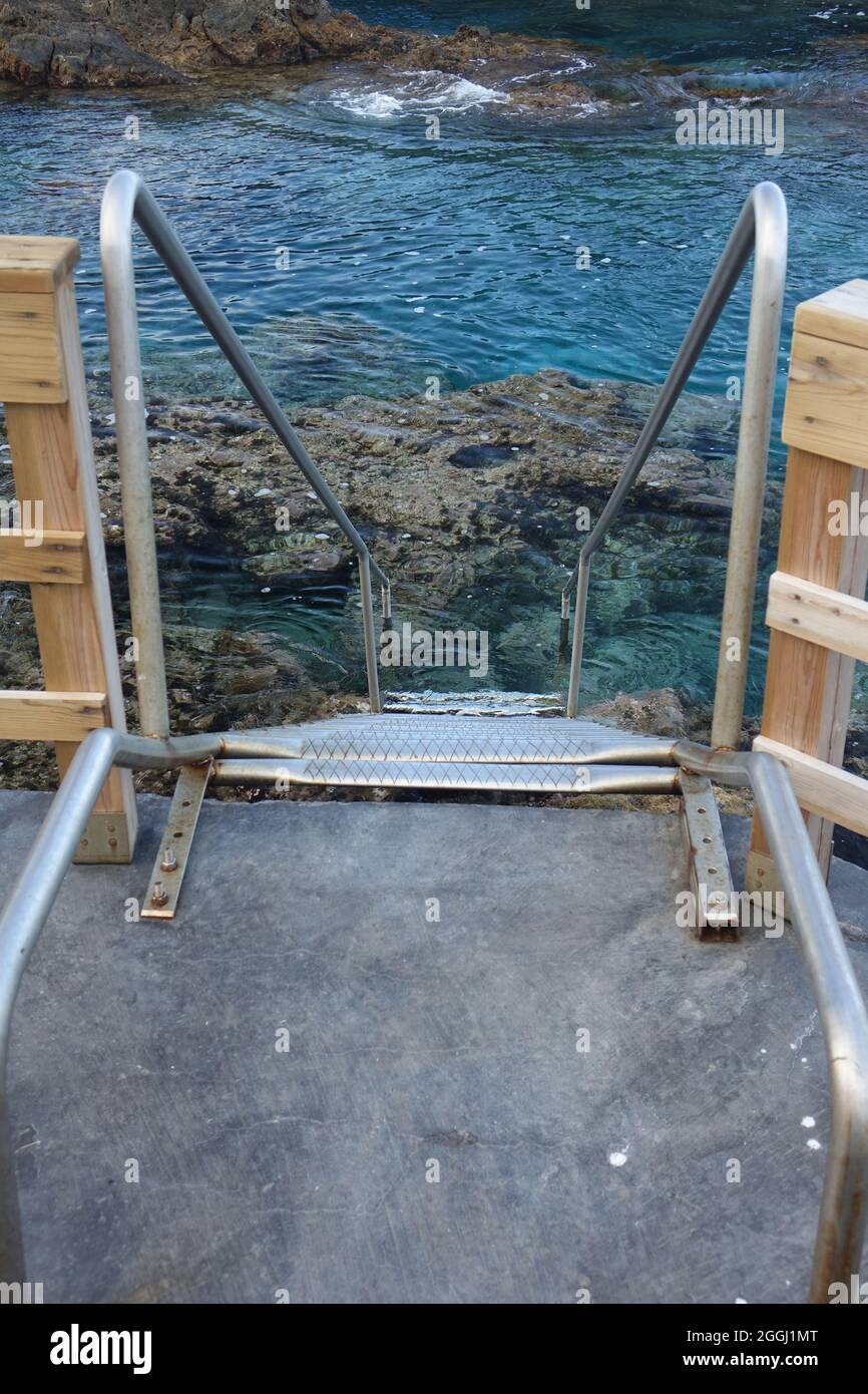 Ladder into refreshing tidal pool Stock Photo - Alamy