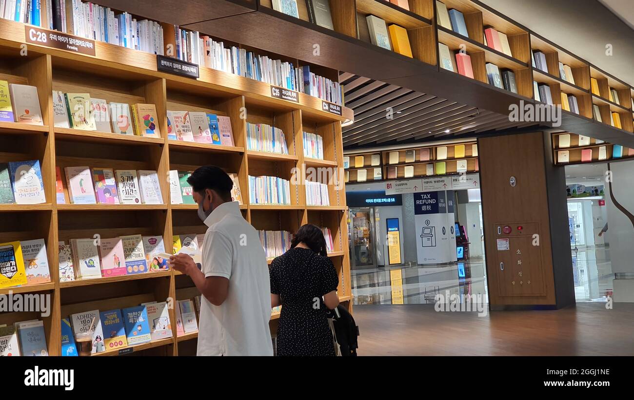 SEOUL, KOREA, SOUTH - Aug 07, 2021: The Starfield Library in Seoul ...