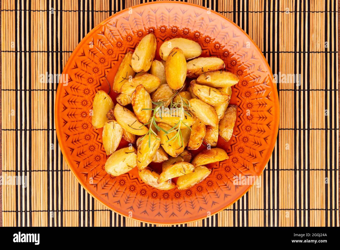 portion of roasted potatoes with olive oil and rosemary Stock Photo - Alamy