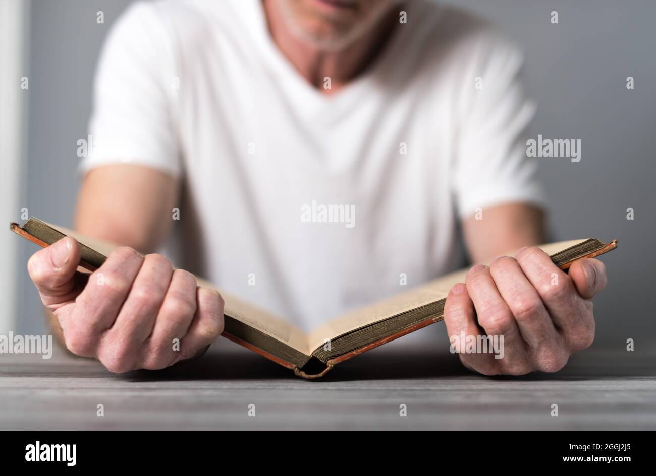 Man sitting reading a book Stock Photo - Alamy