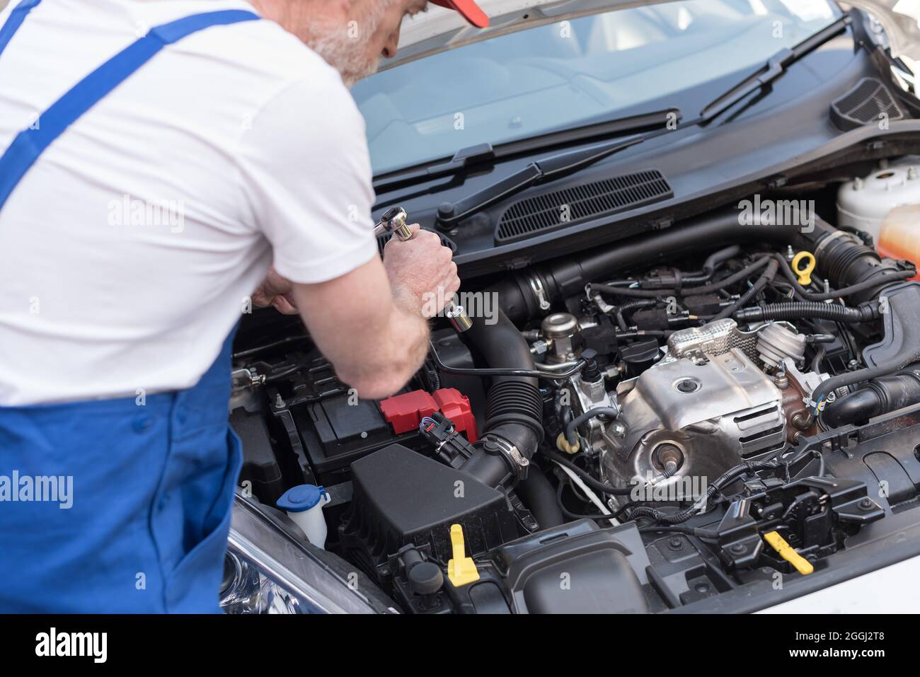 Car mechanic repairing a car engine Stock Photo - Alamy