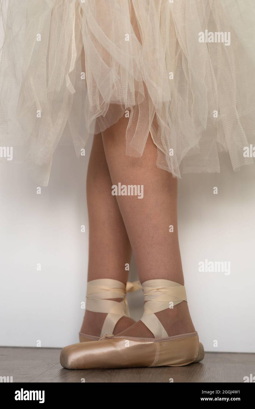 woman's legs dancing ballet Stock Photo - Alamy