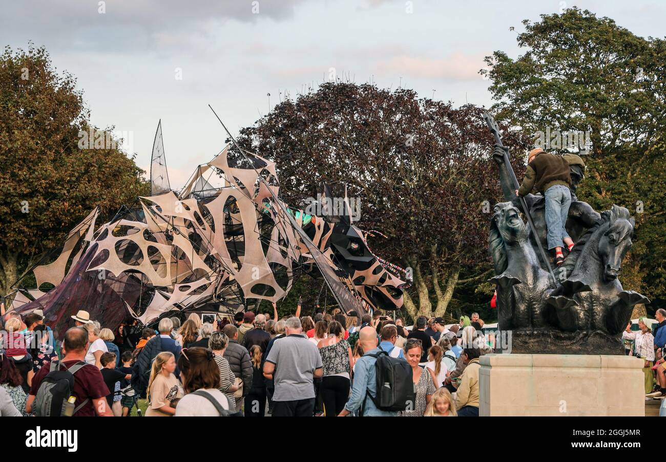 Tall puppet hi-res stock photography and images - Alamy