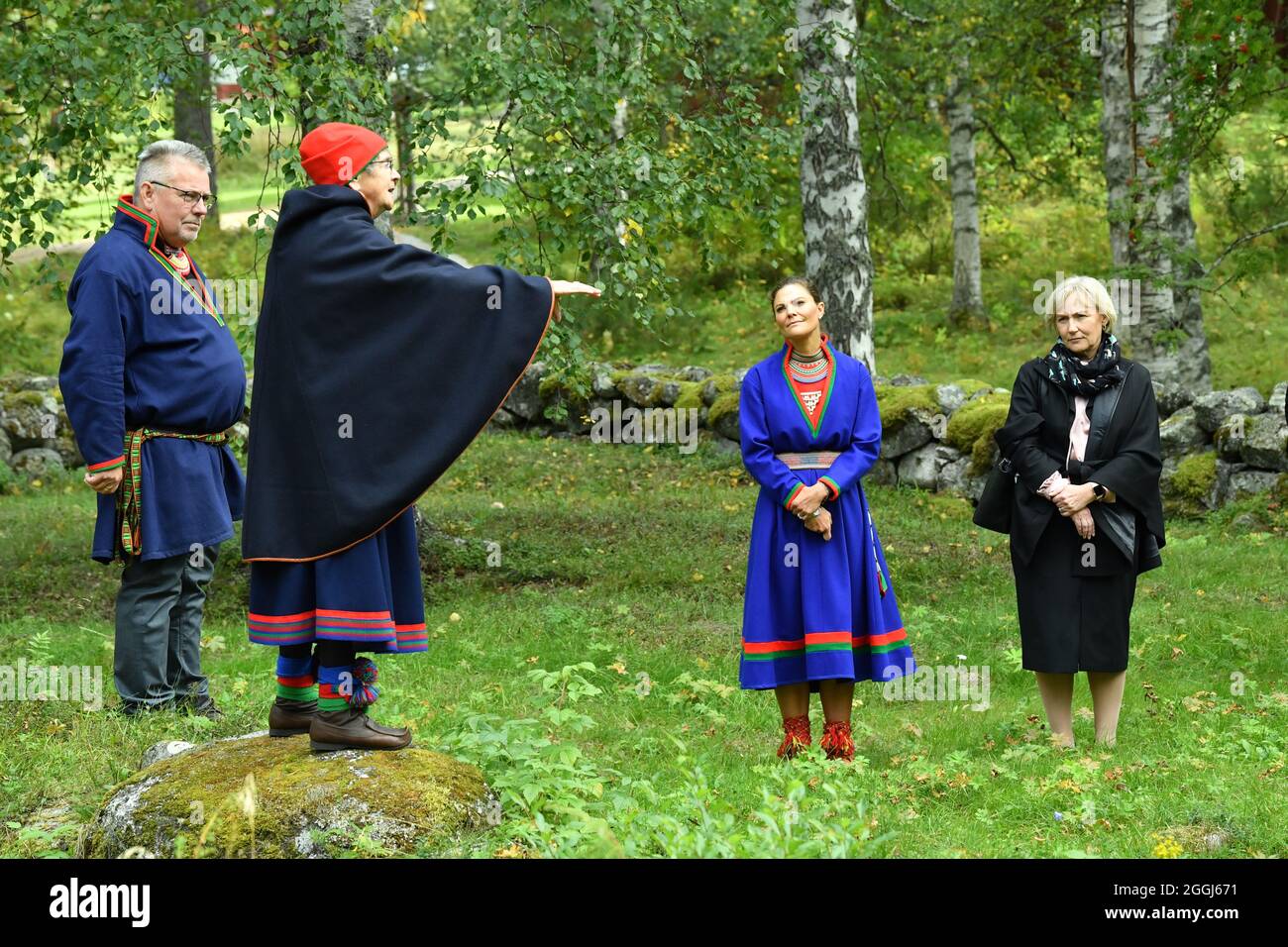Princess listens hi-res stock photography and images - Alamy