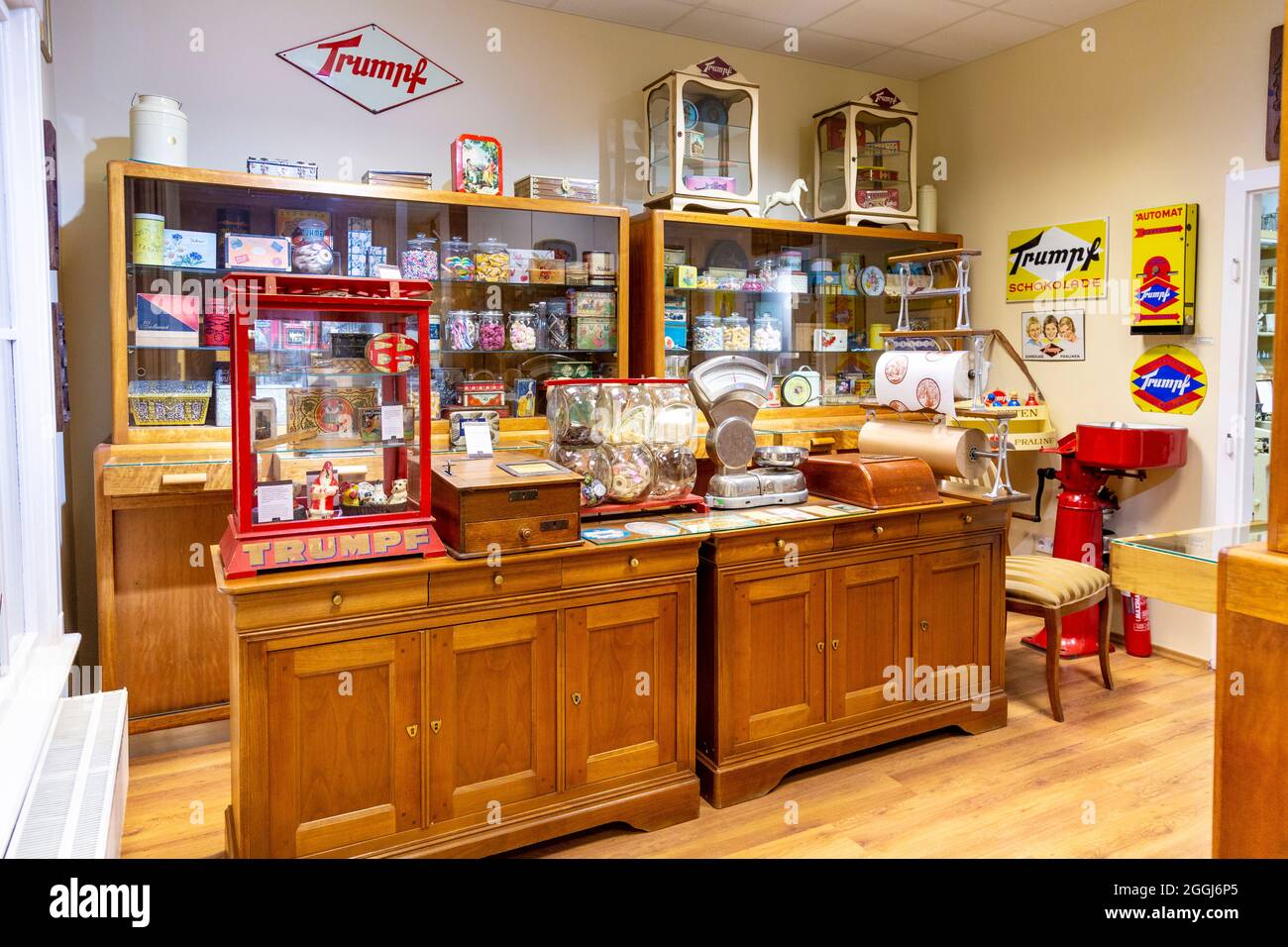 Retro sweet shop hi-res stock photography and images - Alamy