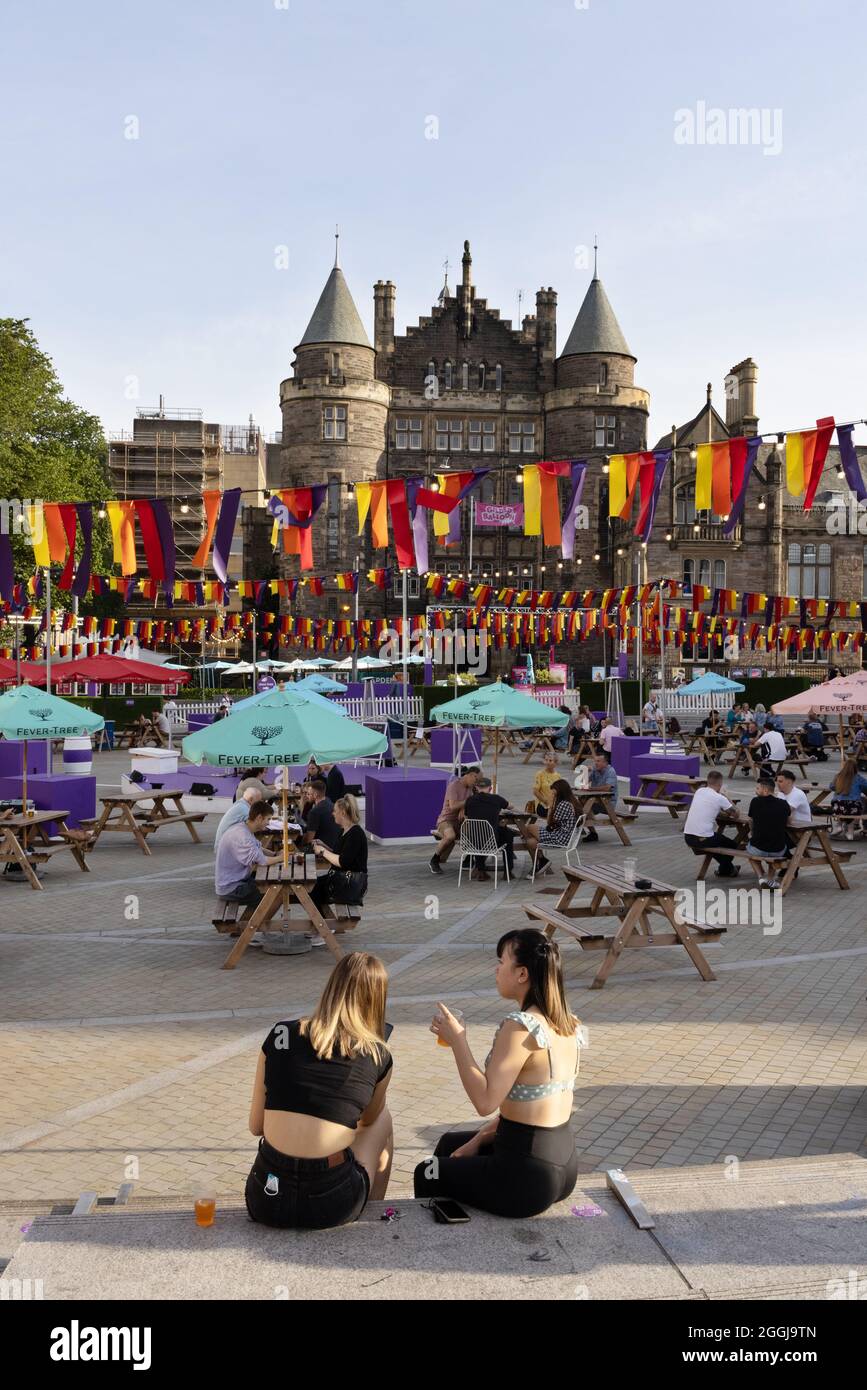 Edinburgh people hi-res stock photography and images - Alamy