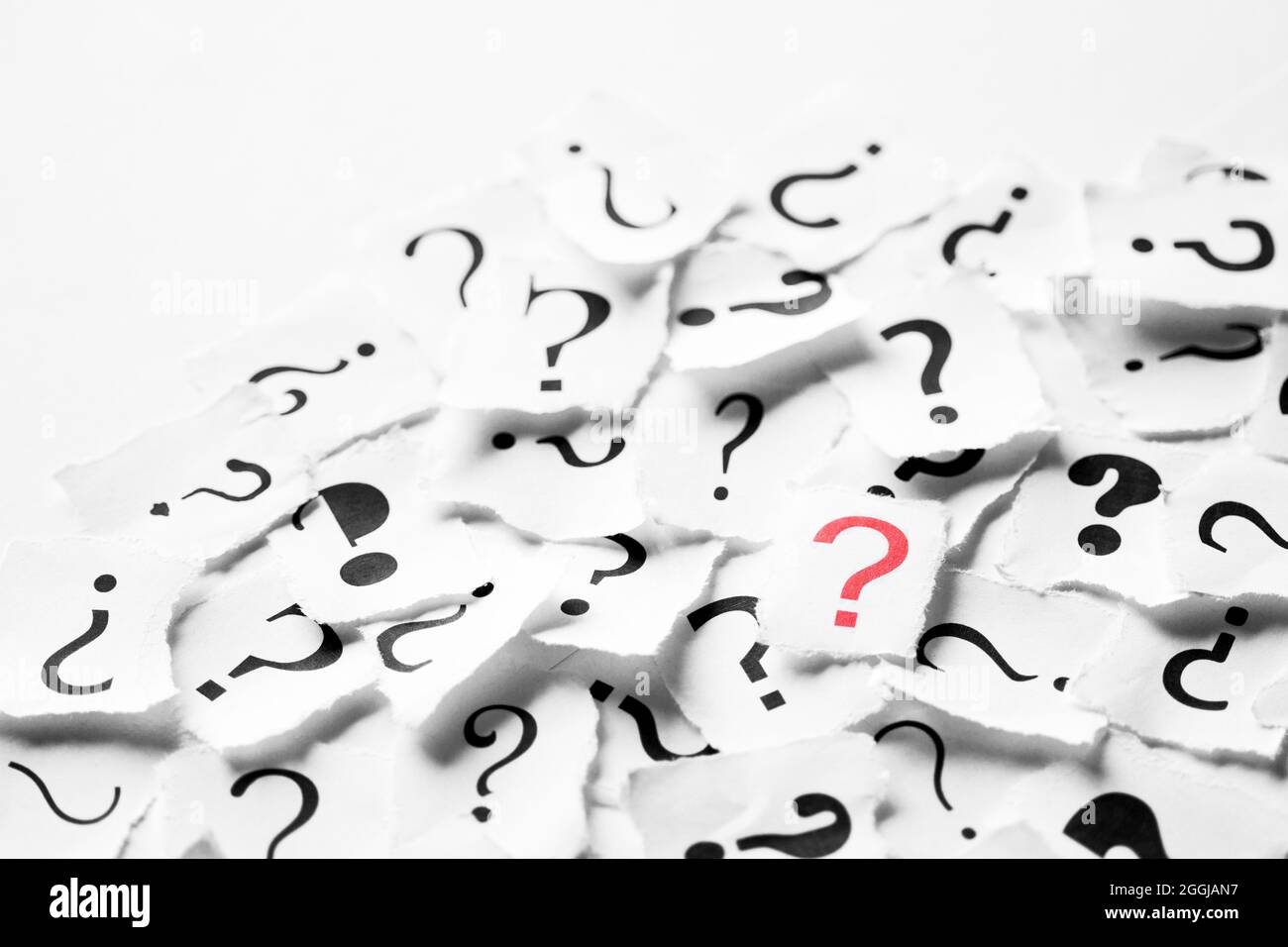 Pile of question mark signs scattered around Stock Photo - Alamy