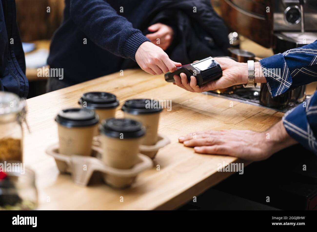 Customer using credit card pay hi-res stock photography and images - Alamy