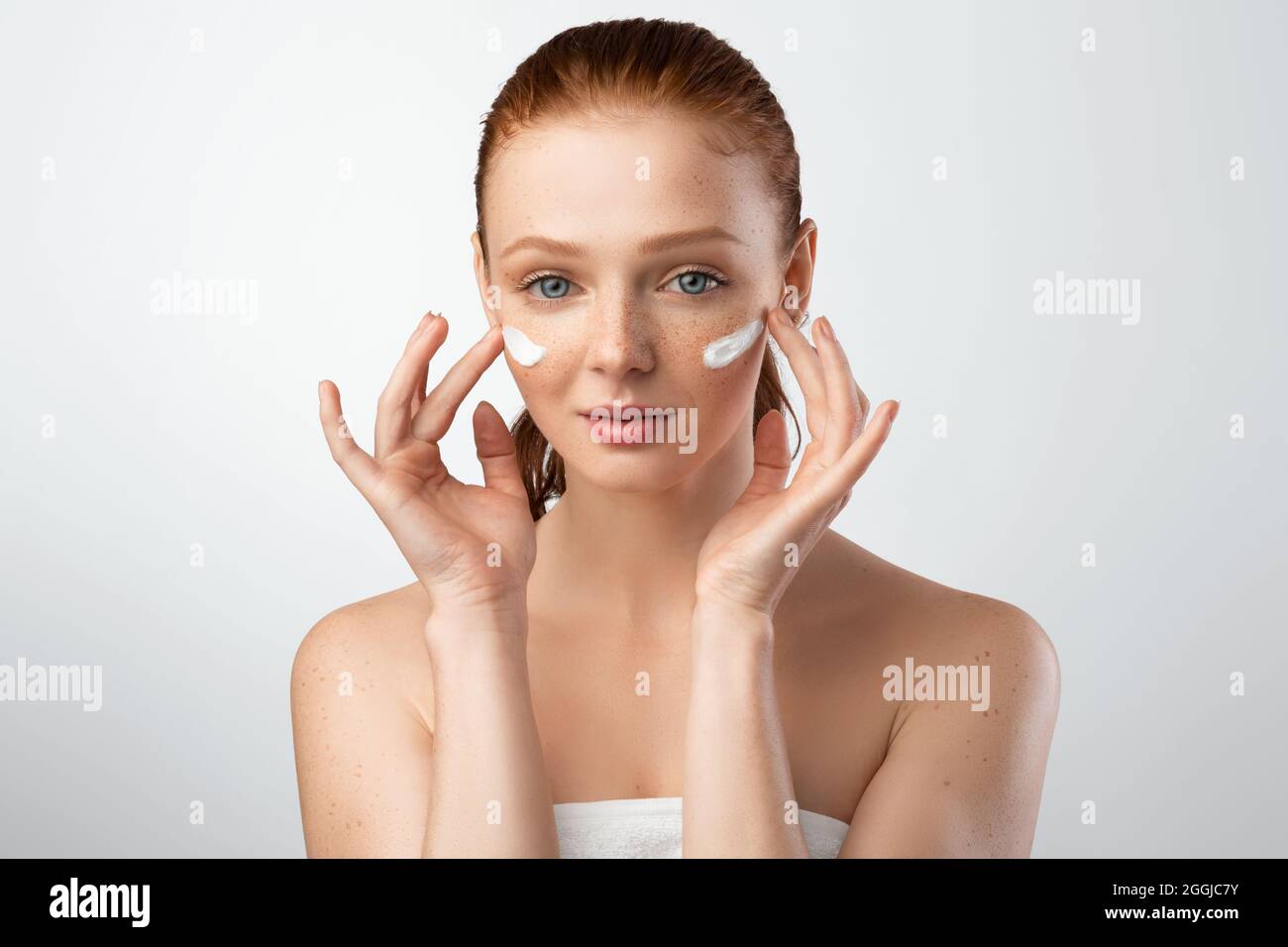 Face cream beauty studio hi-res stock photography and images - Alamy